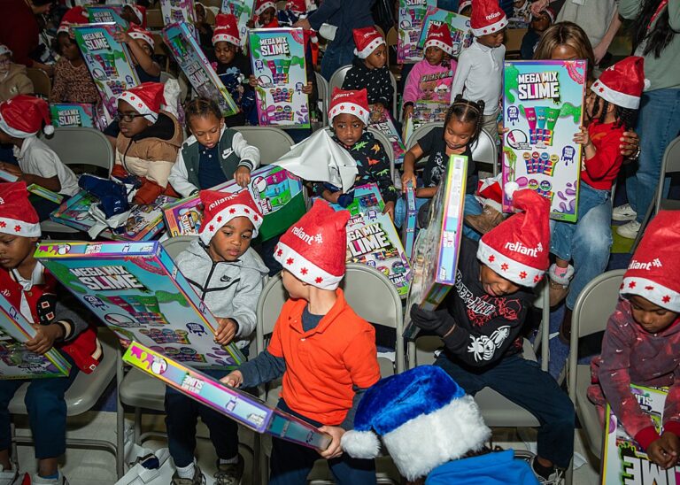 Bringing Holiday Magic to Life for Deserving Houston Students - Daisie ...